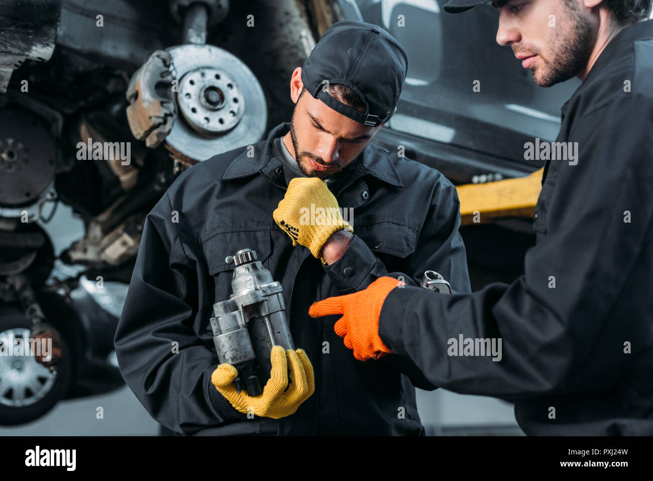Professional mechanics hi-res stock photography and images - Alamy