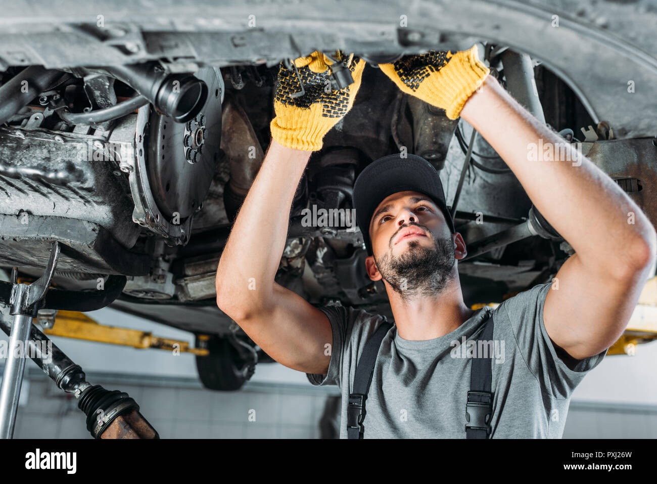 Car in auto repair shop hi-res stock photography and images - Alamy