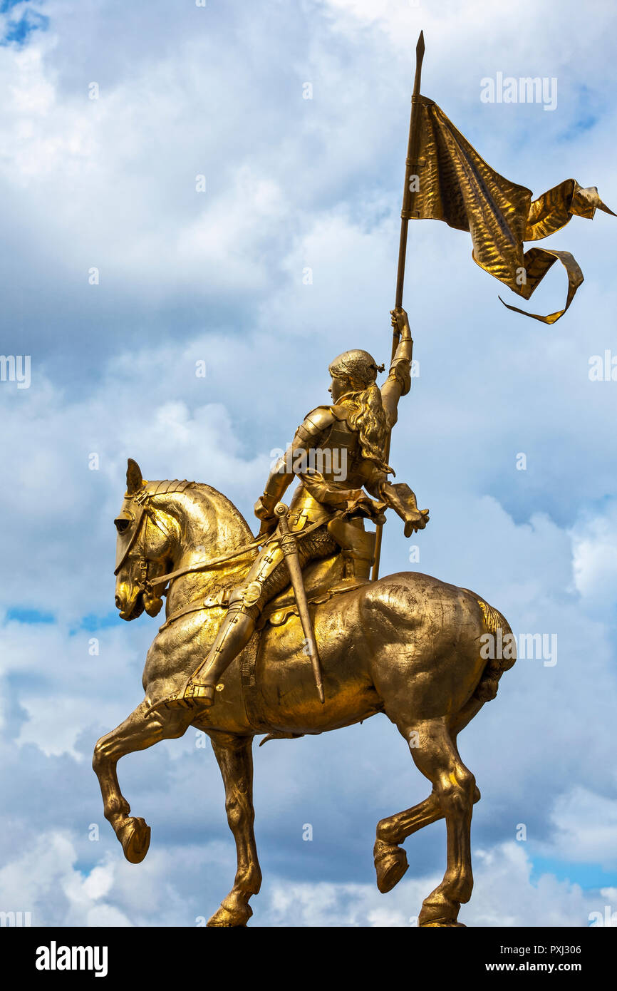 Pyramides paris hi-res stock photography and images - Alamy