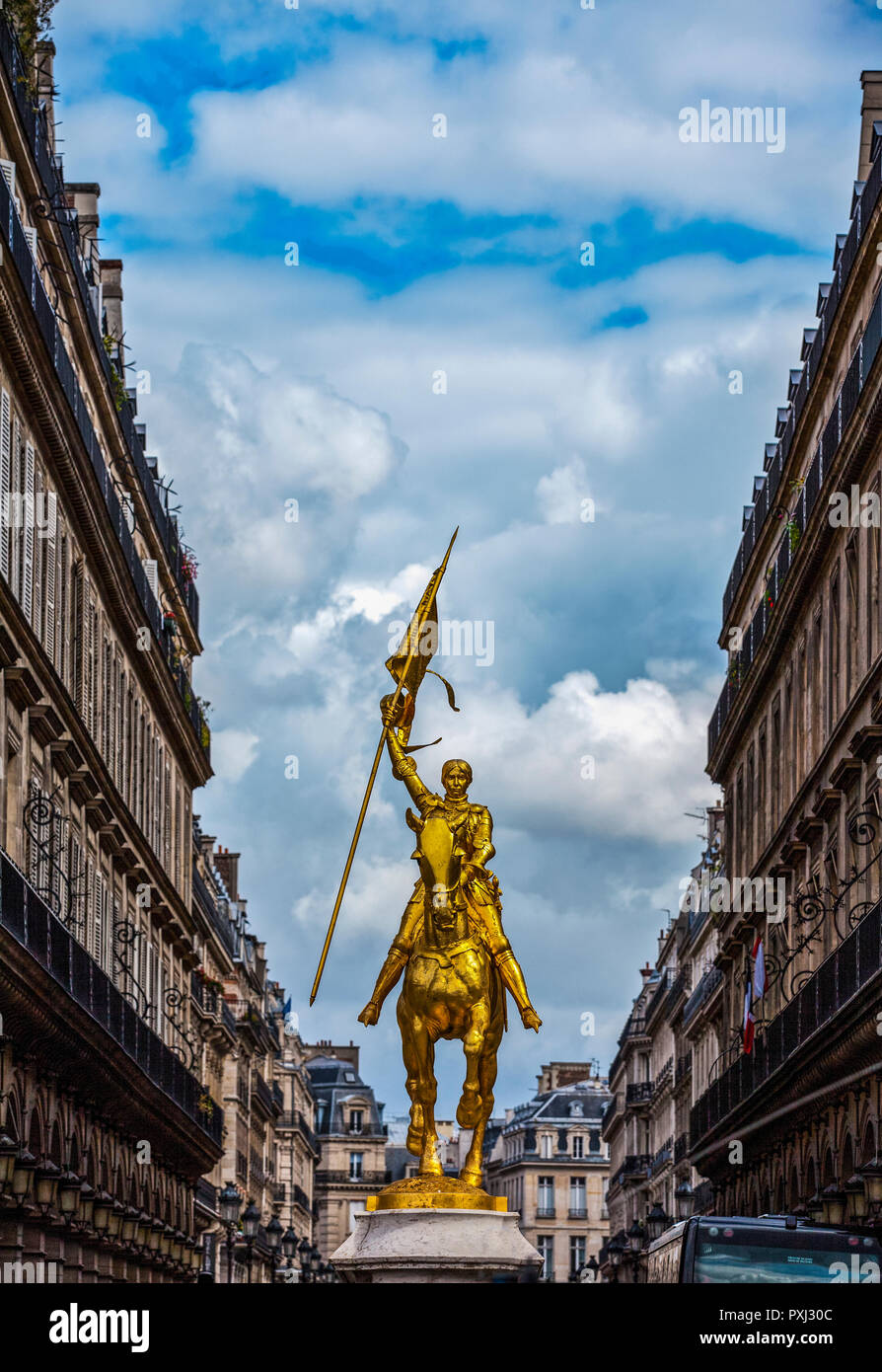 France Paris, Place des Pyramides, the Ieanne D'Arc mounument Stock ...
