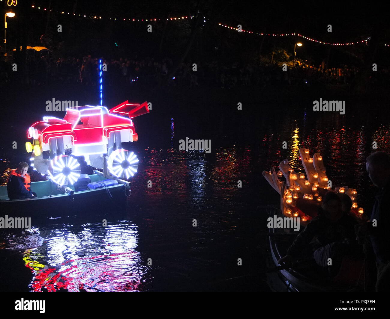 Illuminated boat parade hi-res stock photography and images - Alamy