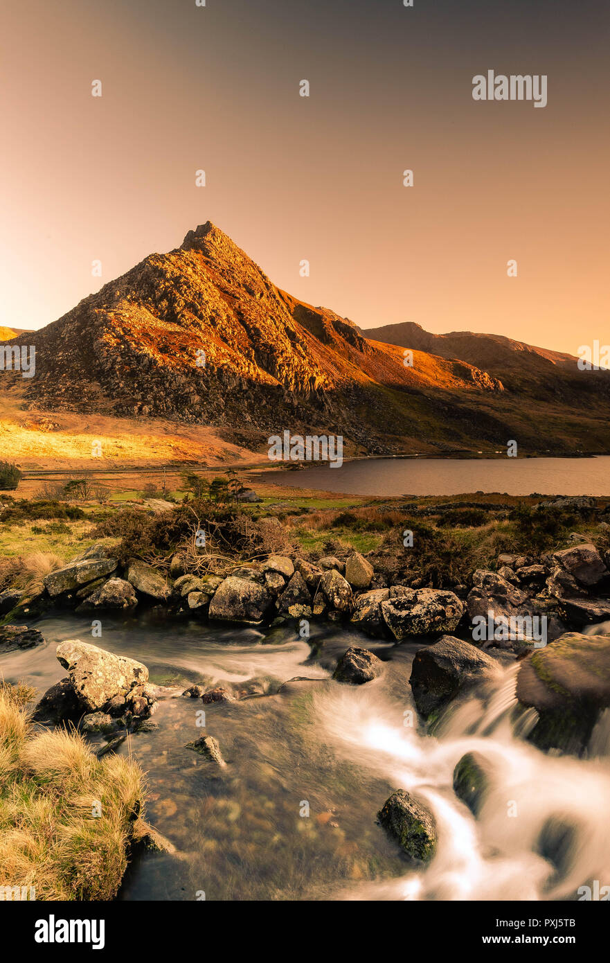 Tryfan ogwen valley hi-res stock photography and images - Alamy