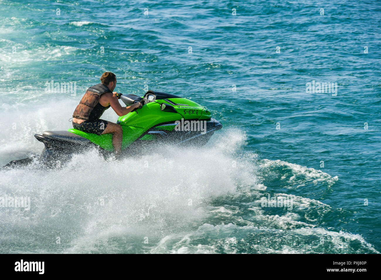 Spray lake hi-res stock photography and images - Alamy