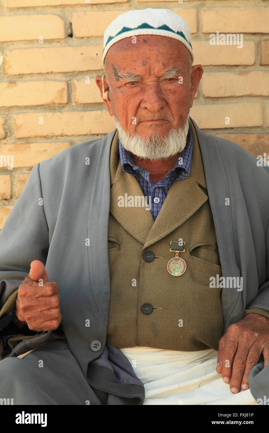 Old man portrait hi-res stock photography and images - Alamy