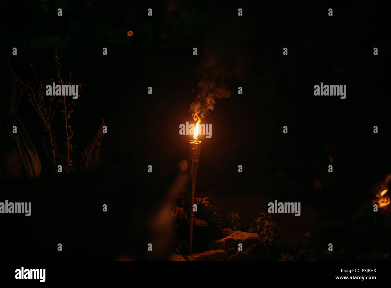 Tiki torch hi-res stock photography and images - Alamy