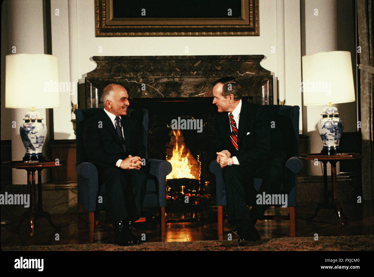 H w bush and king hussein hi-res stock photography and images - Alamy