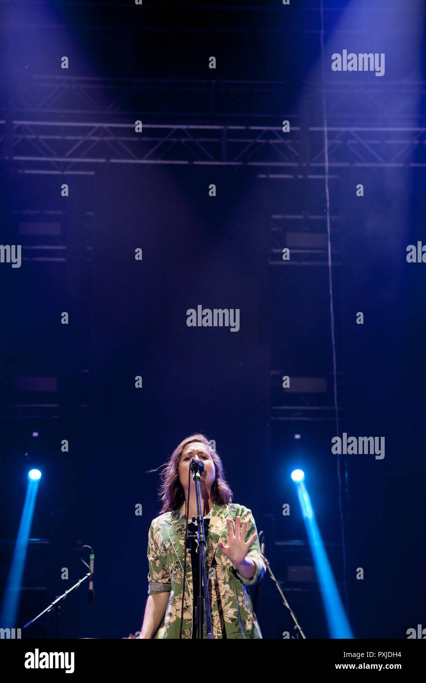 Alice merton dance hi-res stock photography and images - Alamy