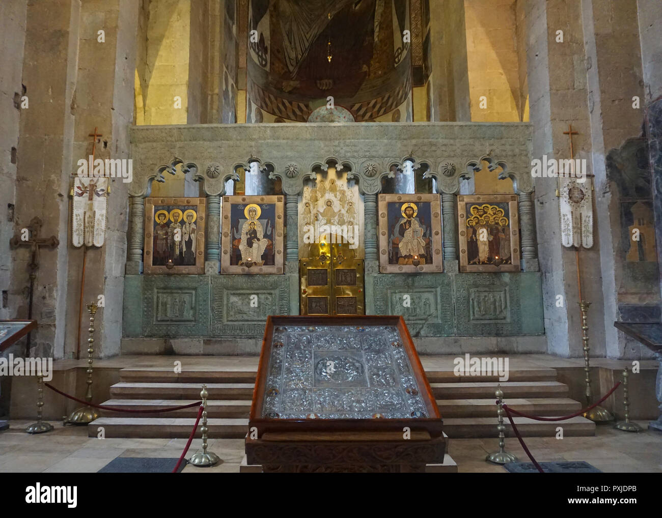 Green iconostasis hi-res stock photography and images - Alamy