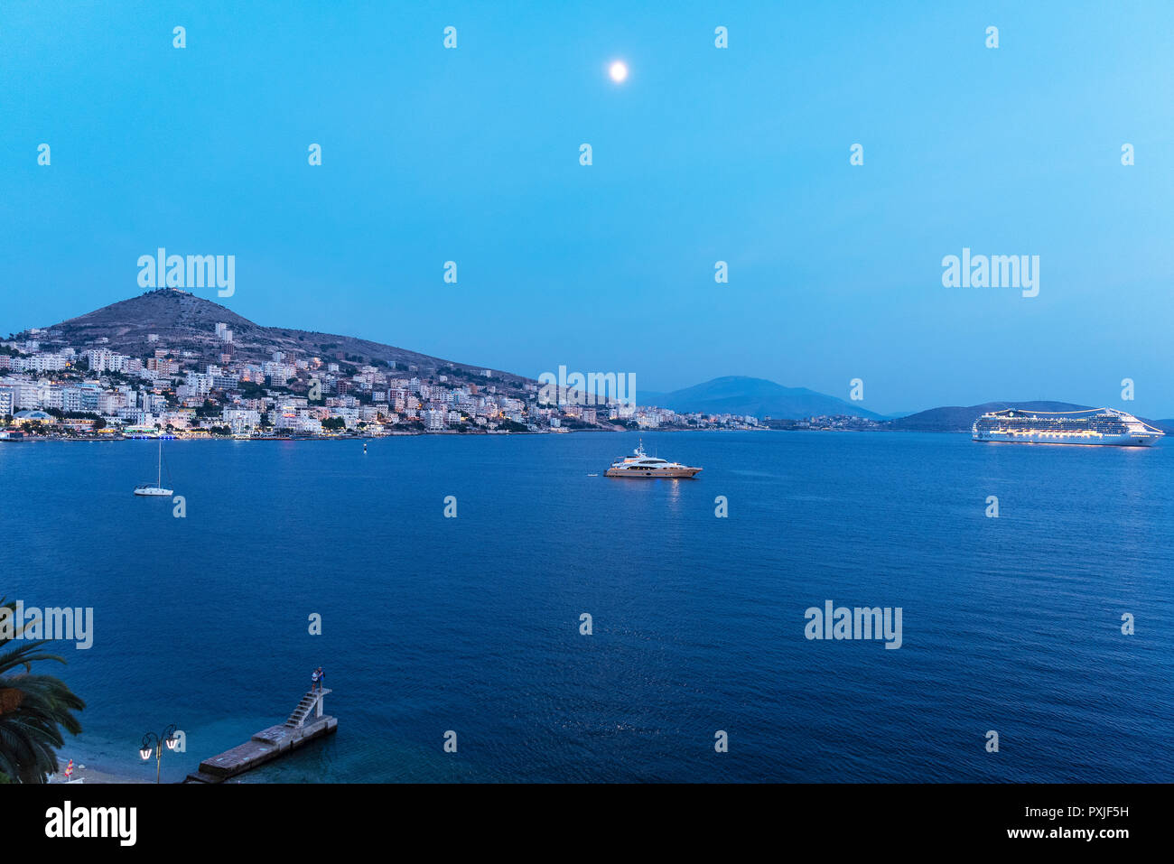 Night by the sea hi-res stock photography and images - Alamy
