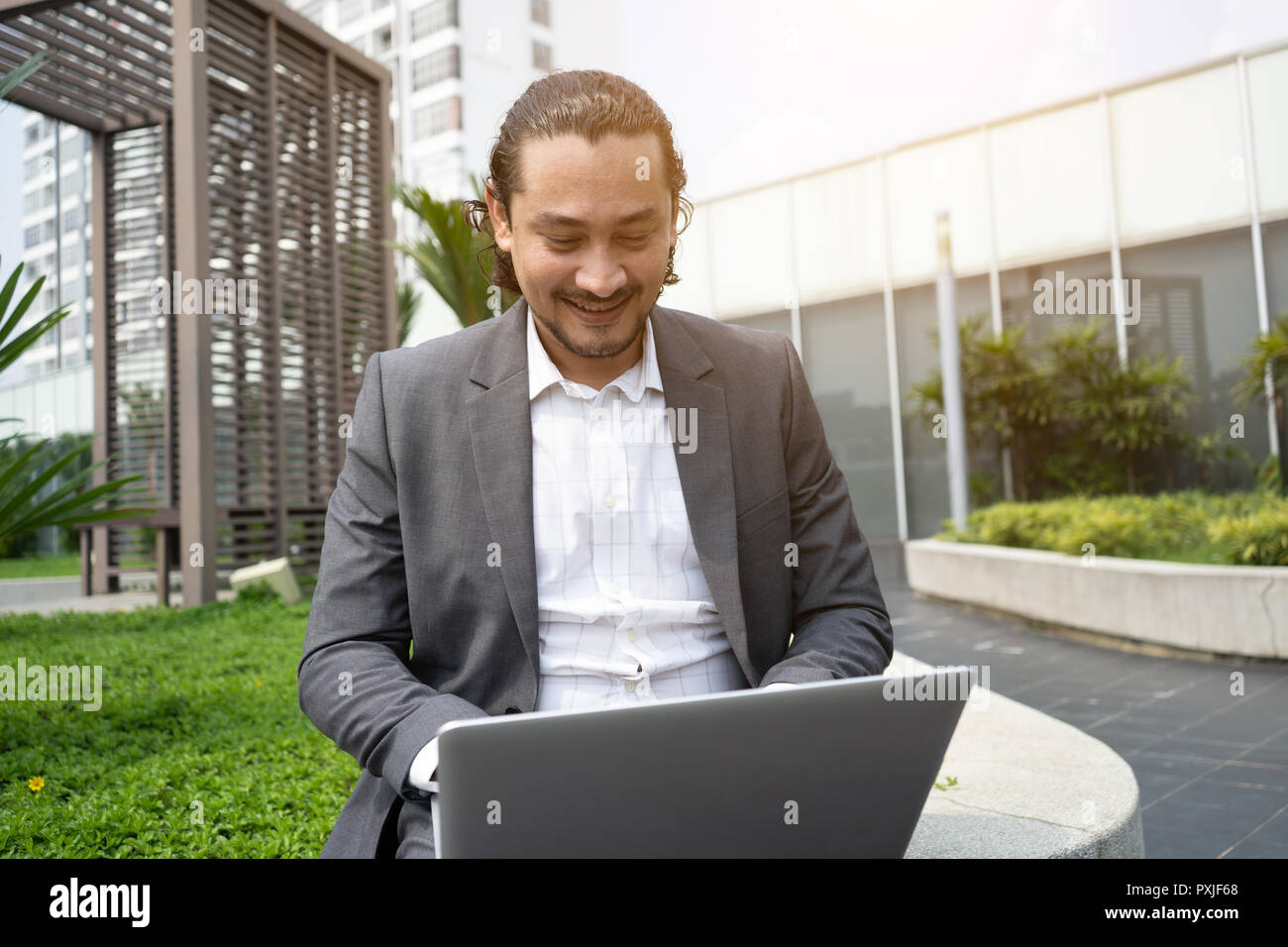 middle eastern business man using laptop outdoor Stock Photo - Alamy