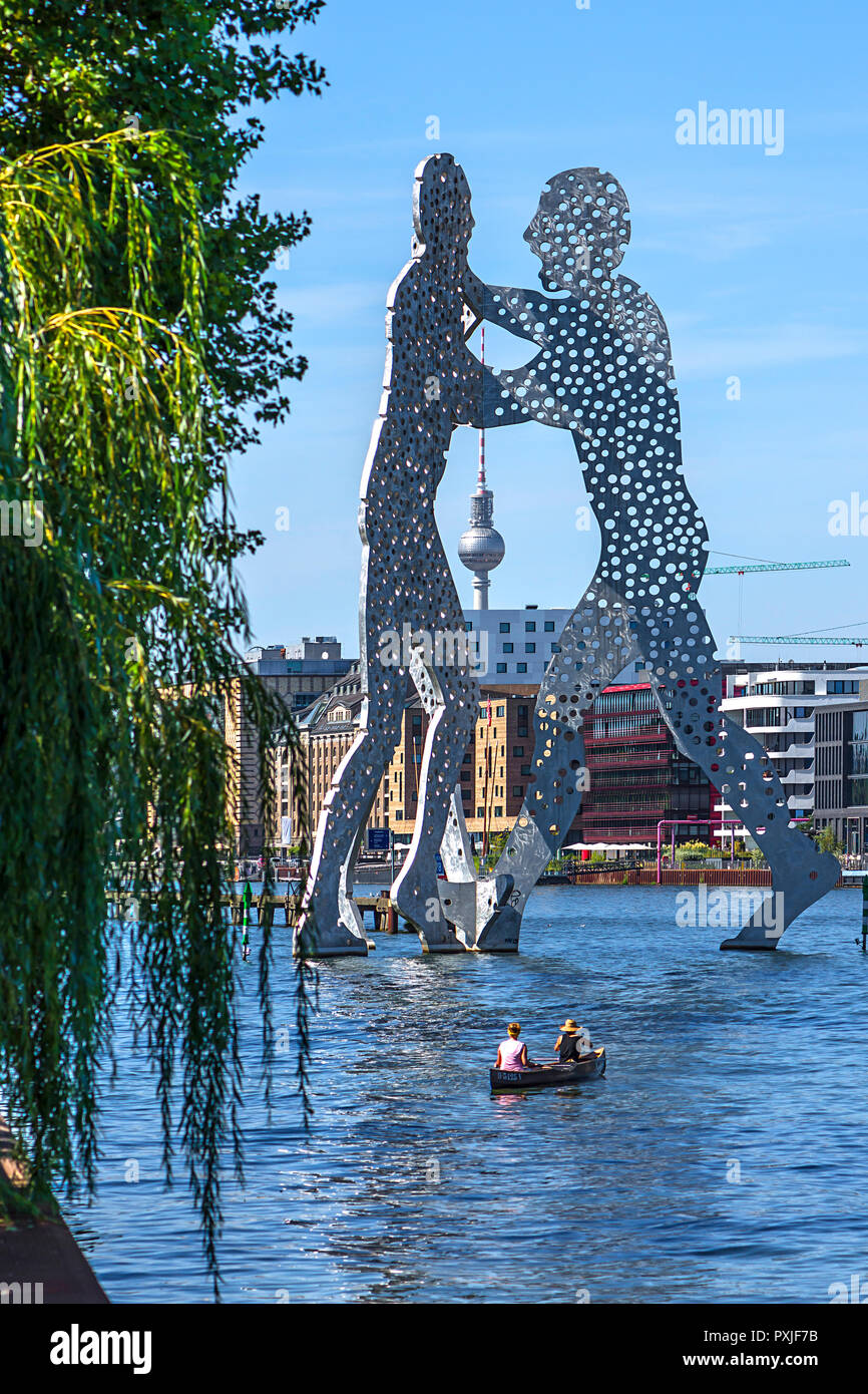 The Molecule Man, monumental artwork in the Spree, created by the ...