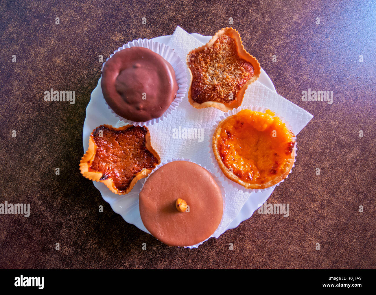 Pastries sweets hi-res stock photography and images - Alamy