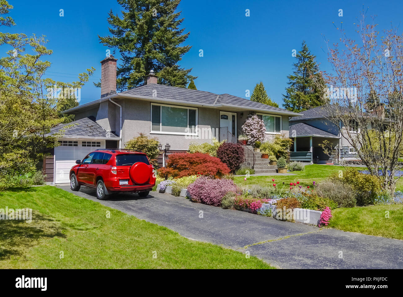 Car parking on roof house hi-res stock photography and images - Alamy