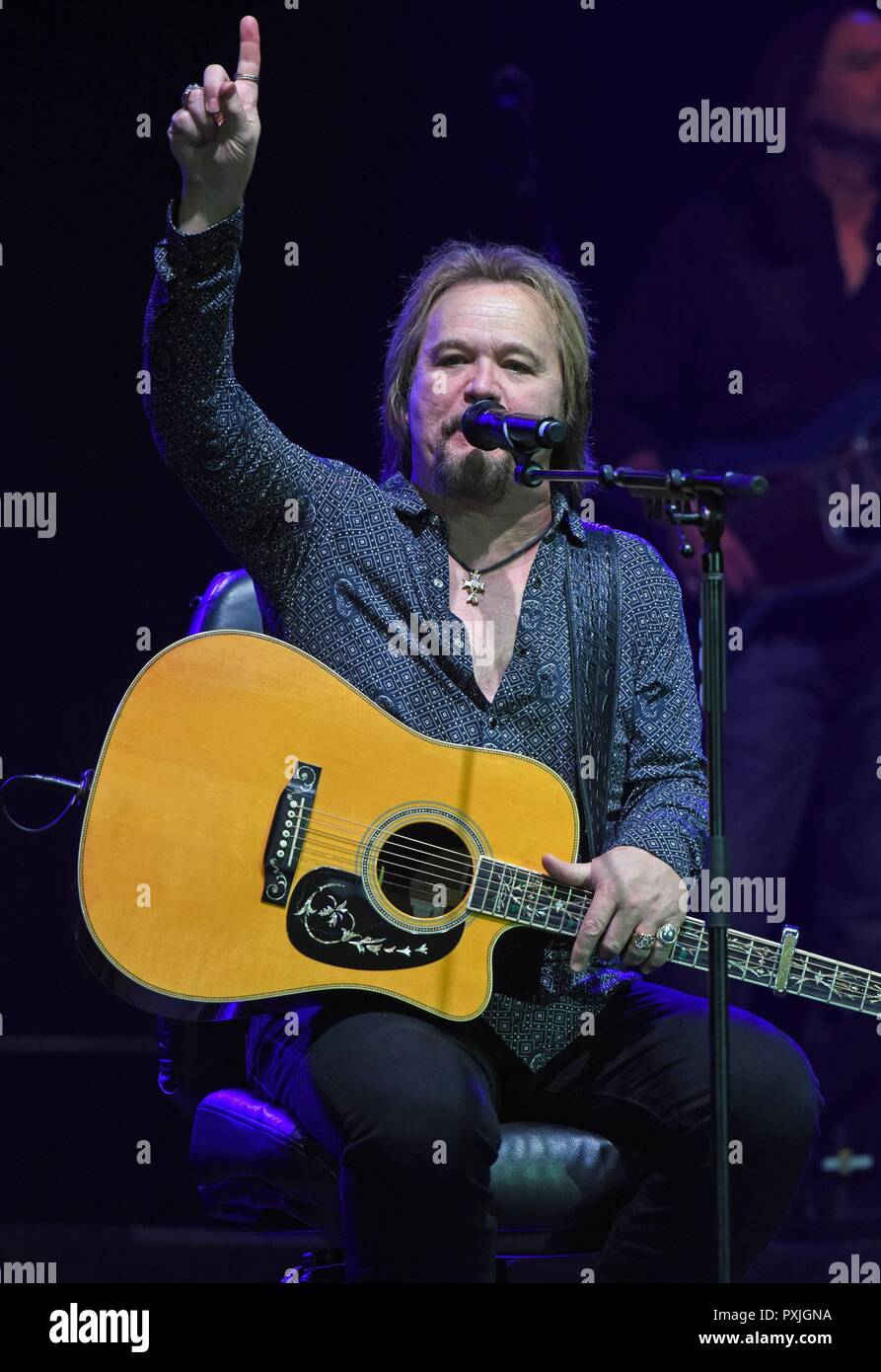 Travis tritt in concert hi-res stock photography and images - Alamy