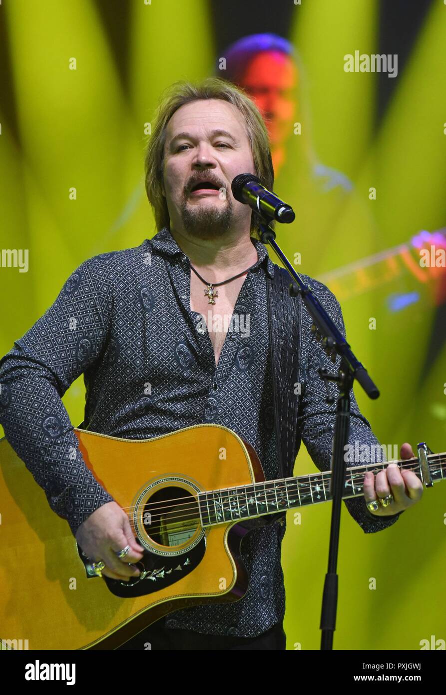 Travis tritt in concert hi-res stock photography and images - Alamy