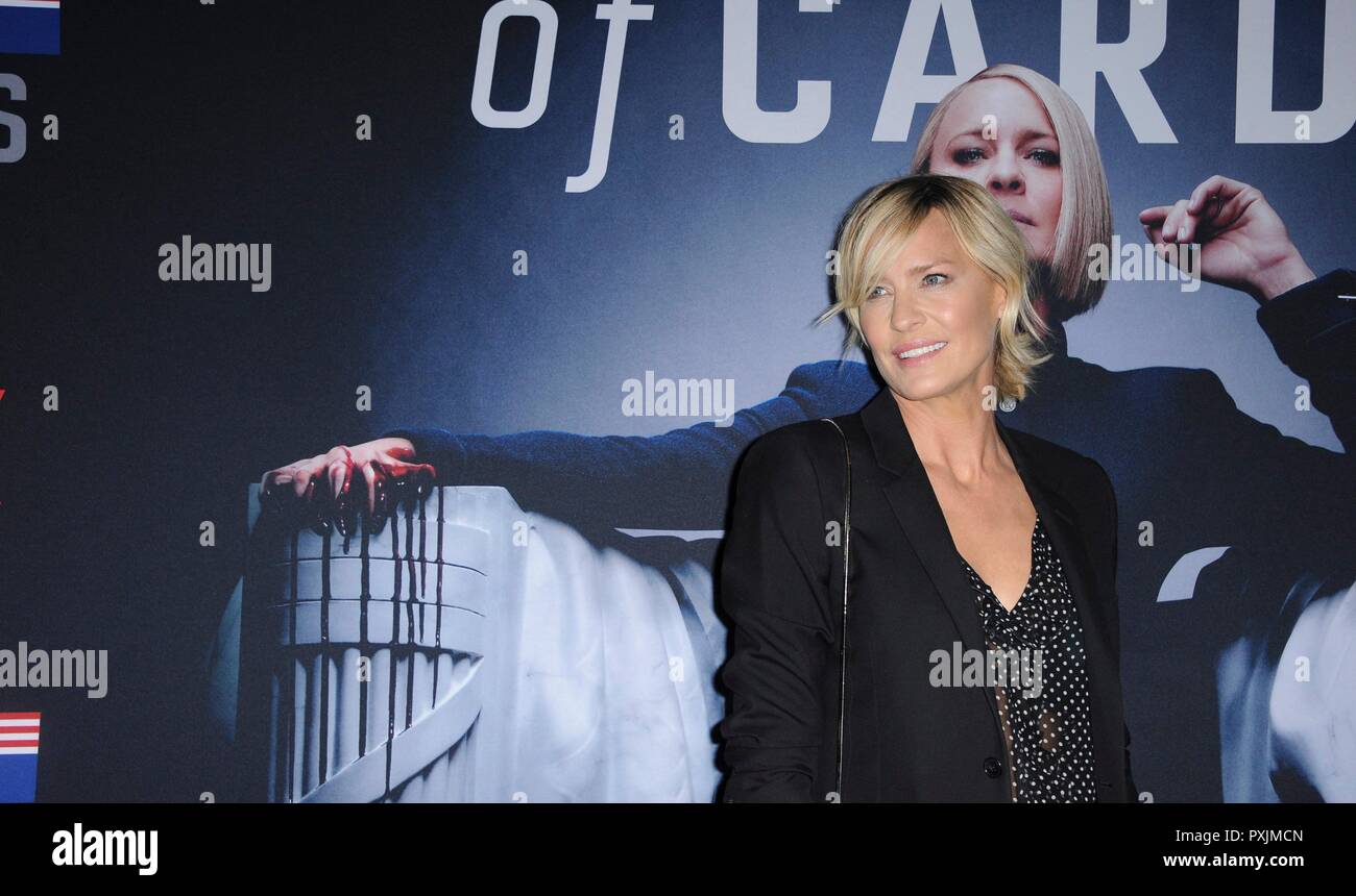 House of cards robin wright 2018 hi-res stock photography and images ...
