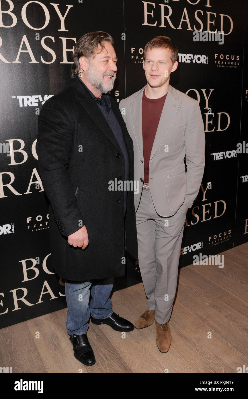 New York, USA. 22nd October, 2018. Actors Russell Crowe (L) and Lucas ...