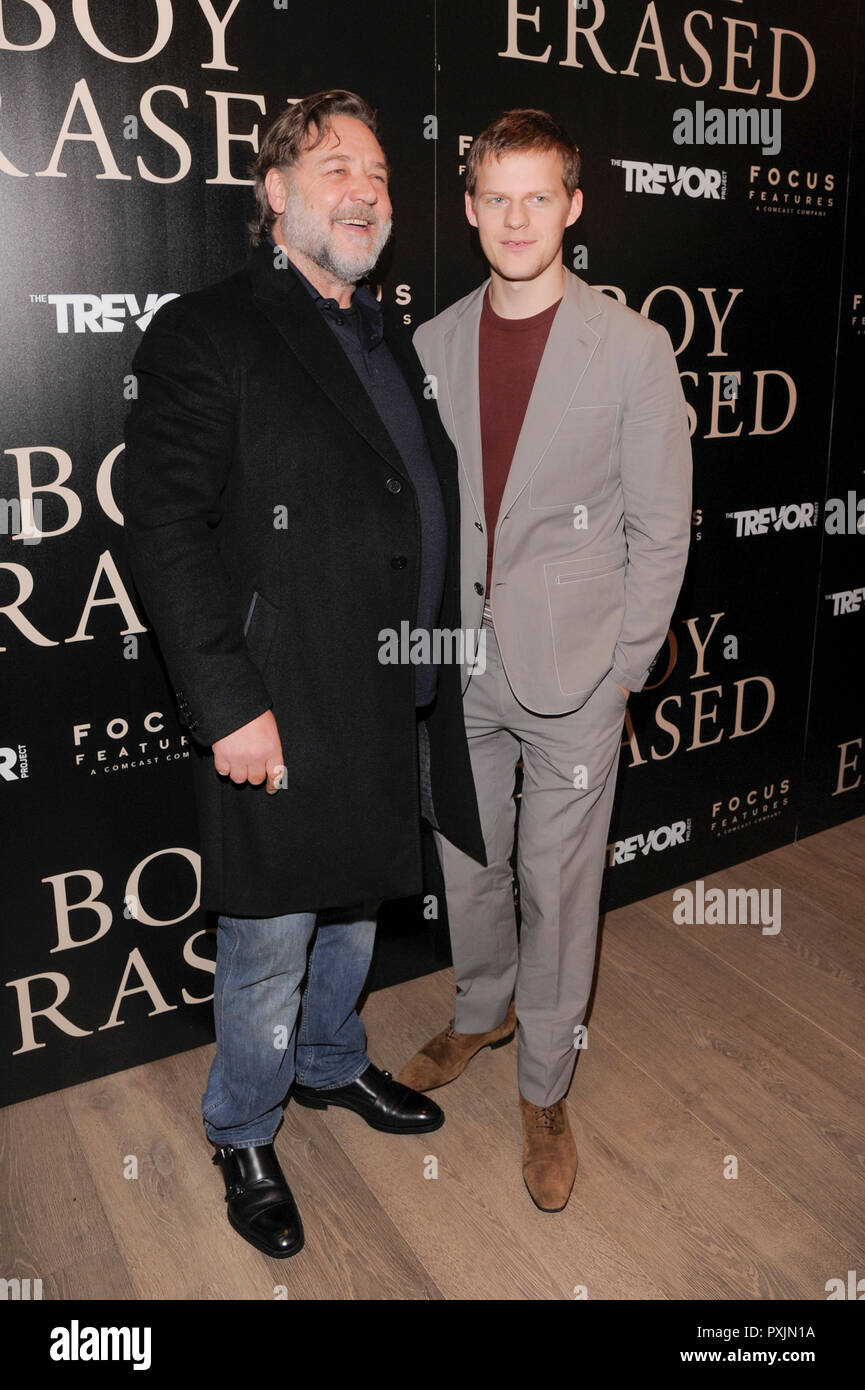 New York, USA. 22nd October, 2018. Actors Russell Crowe (L) and Lucas ...