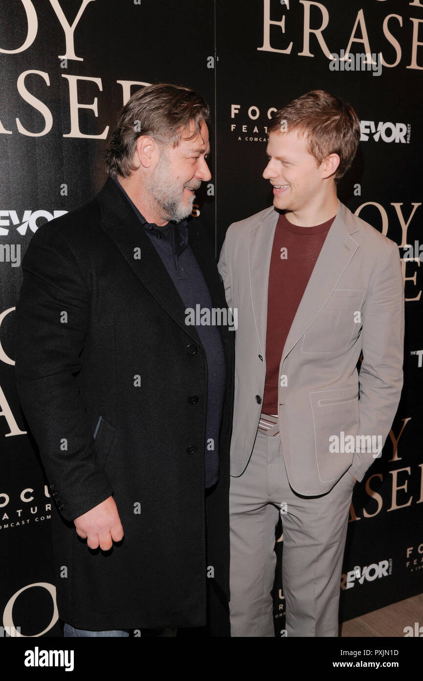New York, USA. 22nd October, 2018. Actors Russell Crowe (L) and Lucas ...