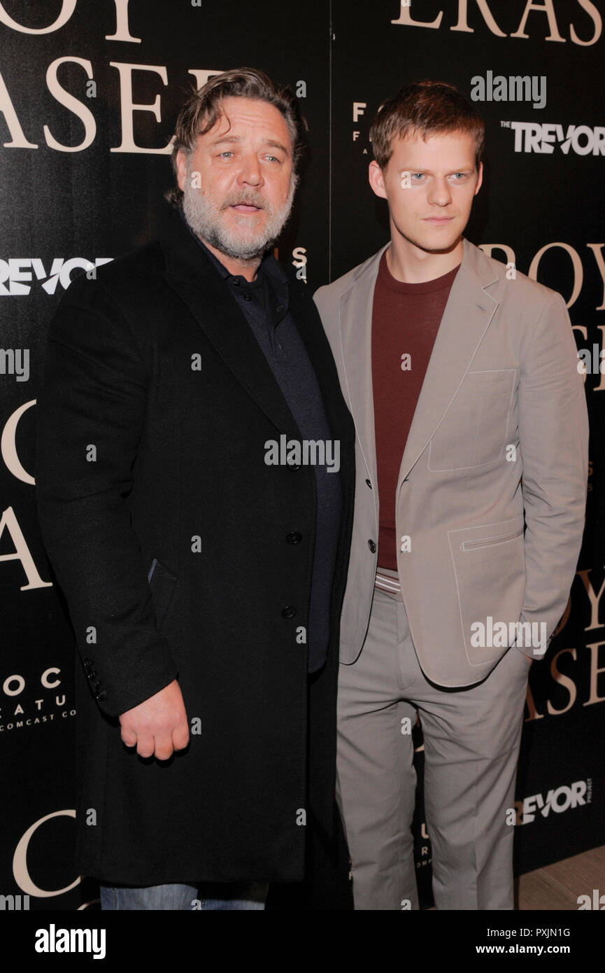 New York, USA. 22nd October, 2018. Actors Russell Crowe (L) and Lucas ...