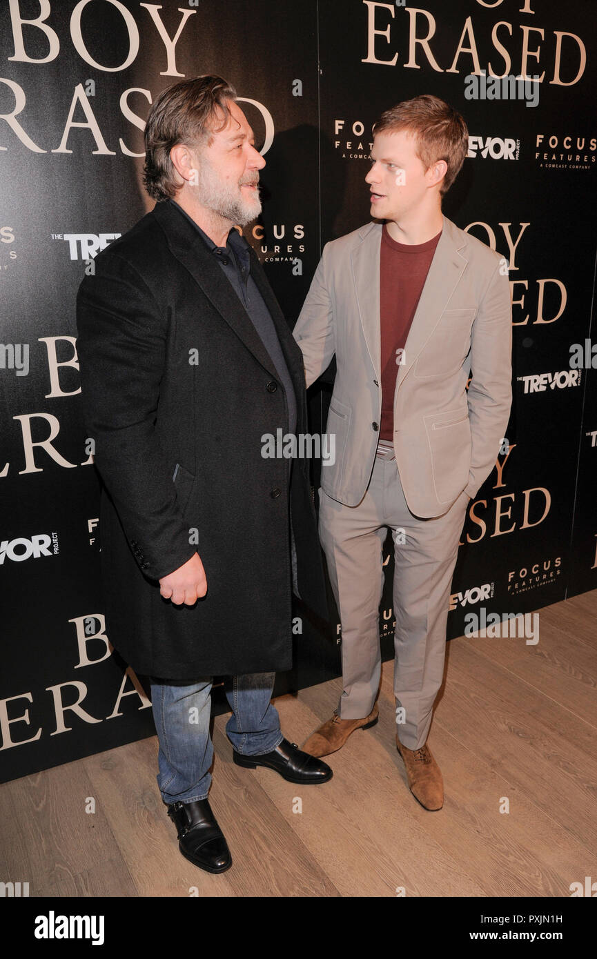 New York, USA. 22nd October, 2018. Actors Russell Crowe (L) and Lucas ...
