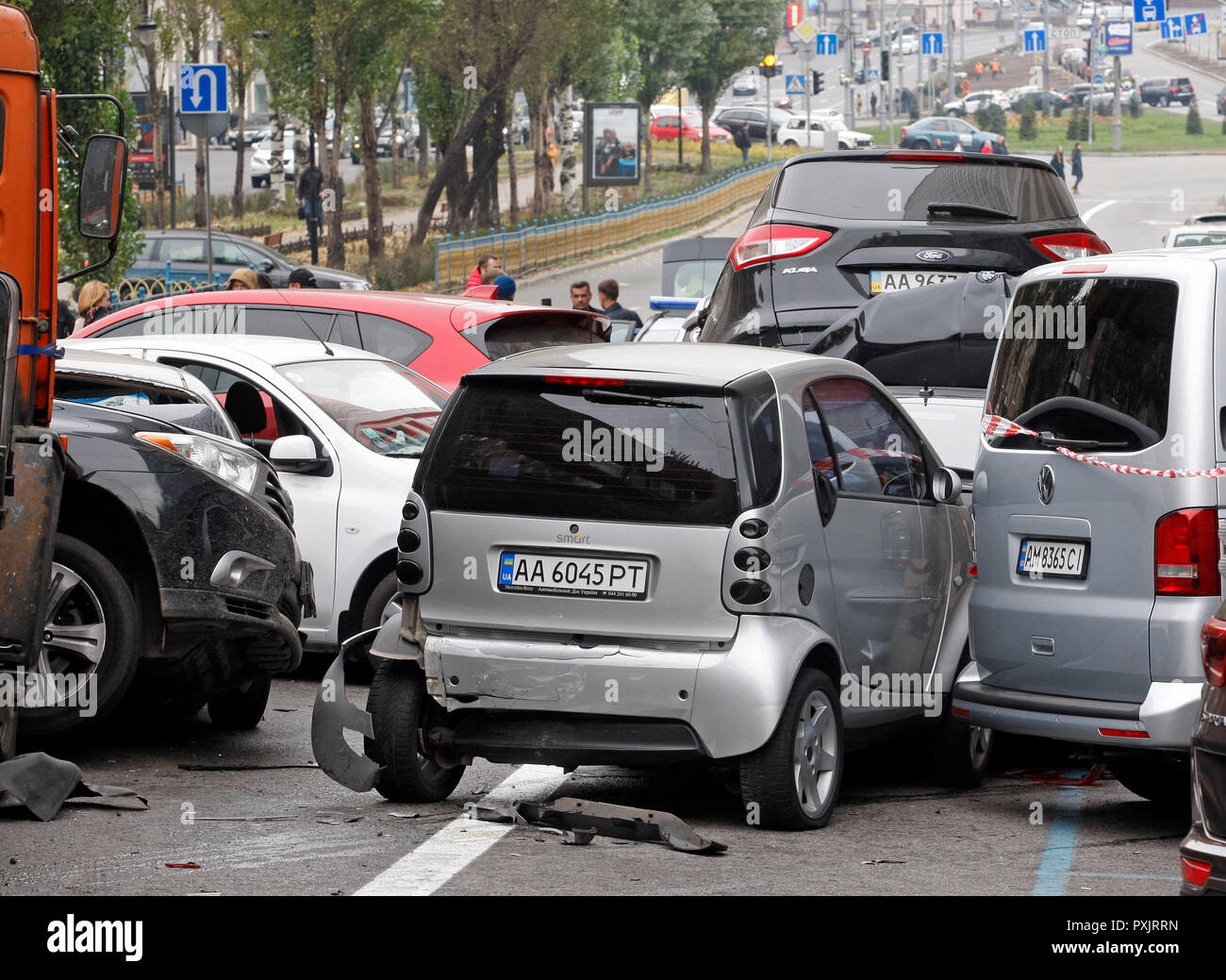 Accident damaged cars hi-res stock photography and images - Alamy