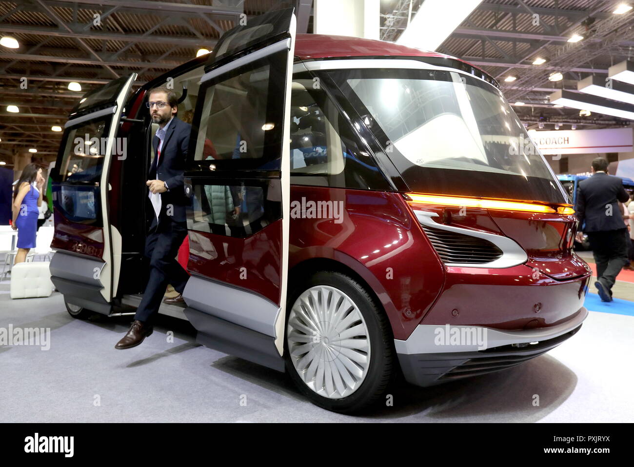 Self Driving Shuttle Bus High Resolution Stock Photography and Images ...