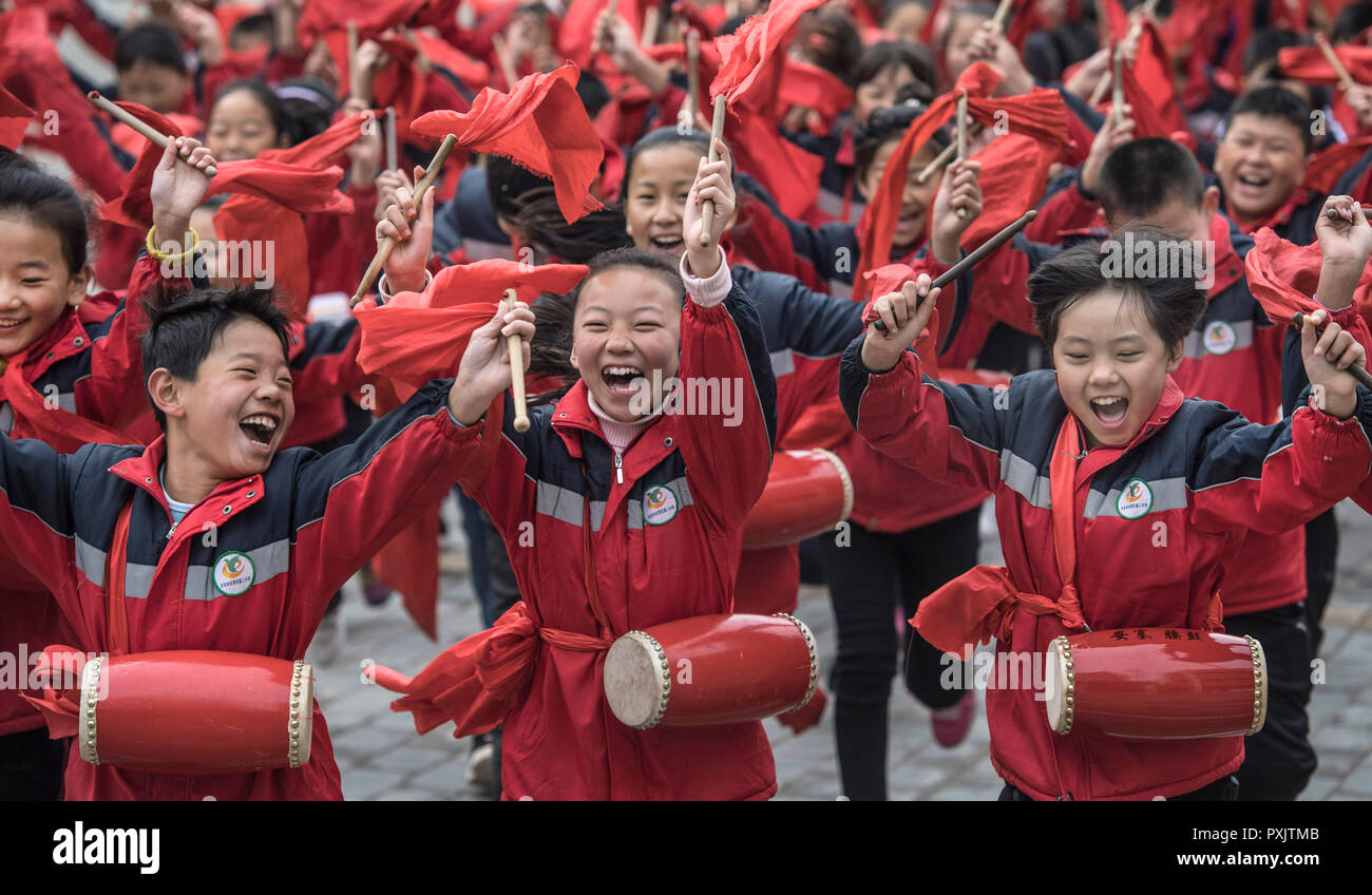 Yan'an, China's Shaanxi Province. 22nd Oct, 2018. Primary students ...