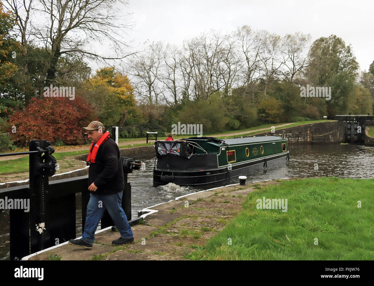 Wide beam boat hi-res stock photography and images - Alamy
