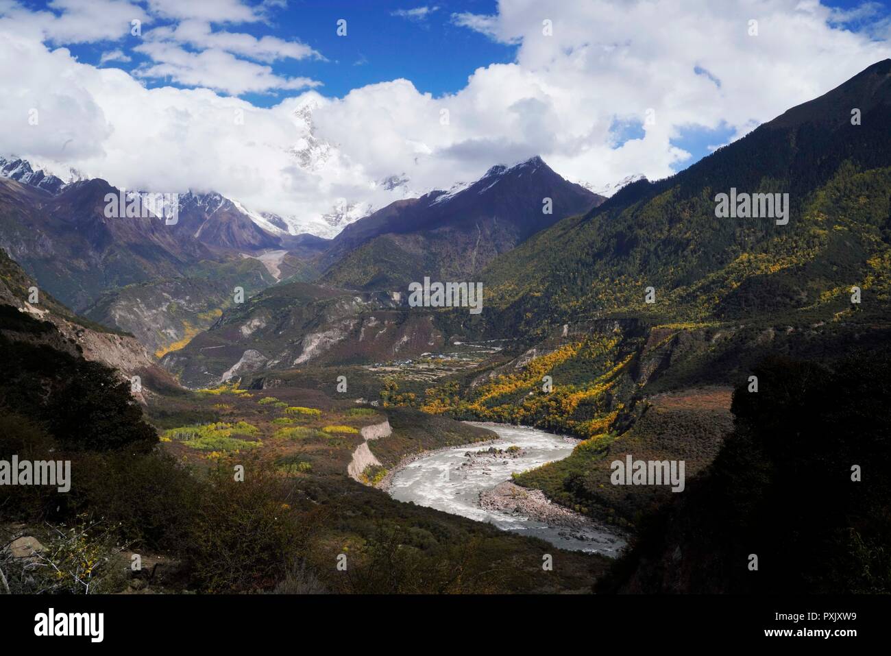 Mêdog tibet hi-res stock photography and images - Alamy