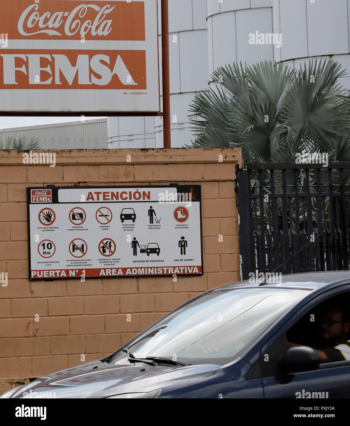 Coca cola femsa femsa venezuela hi-res stock photography and images - Alamy