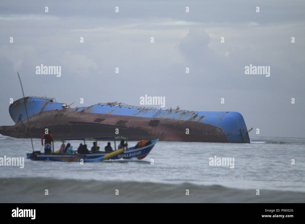 Java sea wreck hi-res stock photography and images - Alamy