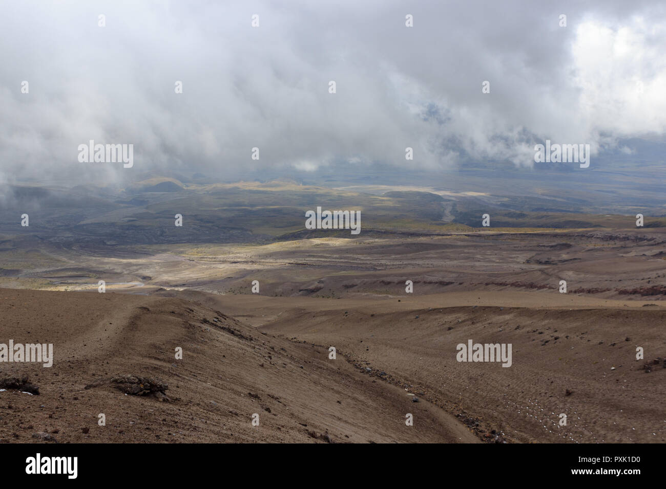 Cotopaxi vulcano ecuador hi-res stock photography and images - Alamy