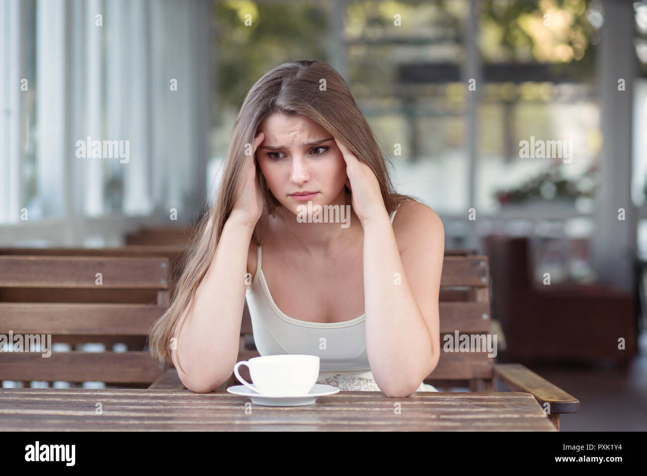 Woman alone bar sad hi-res stock photography and images - Alamy