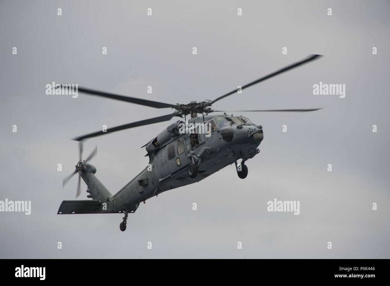 Underway seahawk helicopter landing hi-res stock photography and images ...
