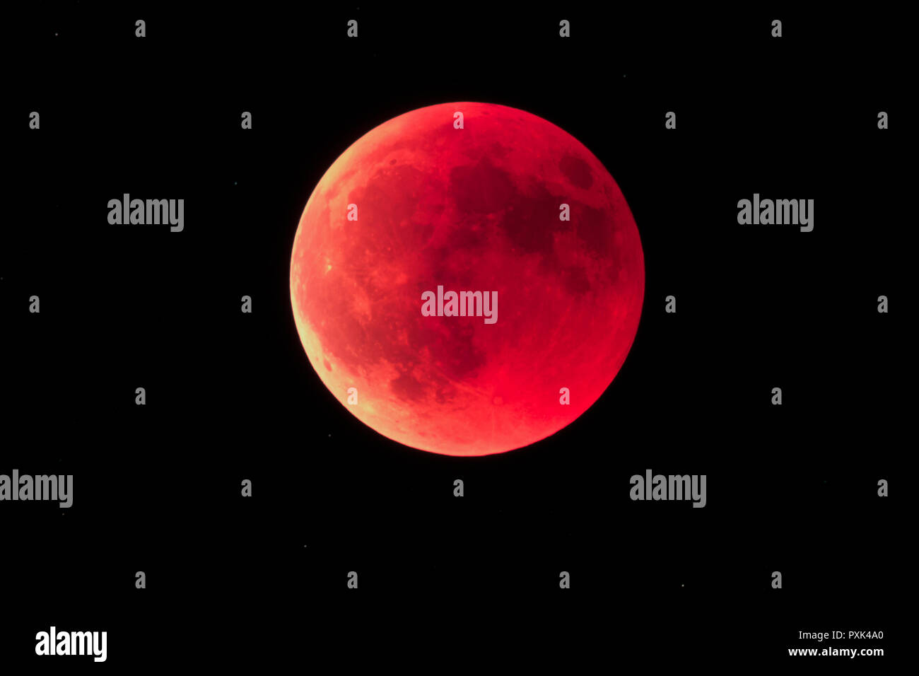 Full lunar eclipse 2018 hi-res stock photography and images - Alamy