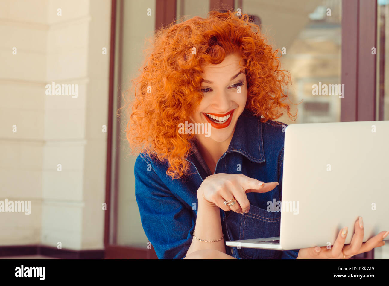 Girl face looking computer screen hi-res stock photography and images ...