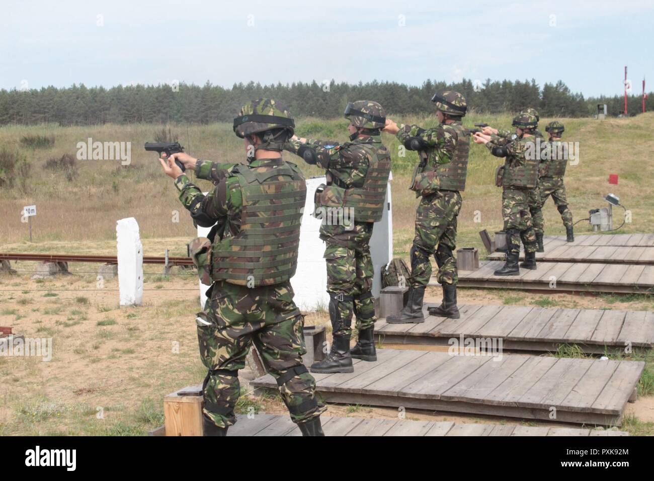 Battle Group Poland Romanian soldiers fire their Parabellum .9 mm ...