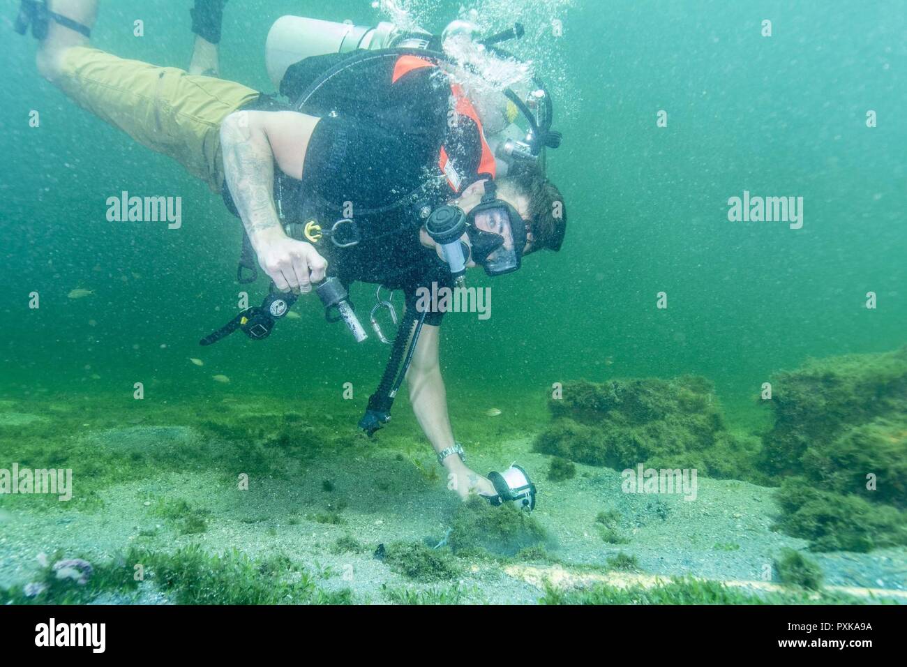 Diver second class hi-res stock photography and images - Alamy