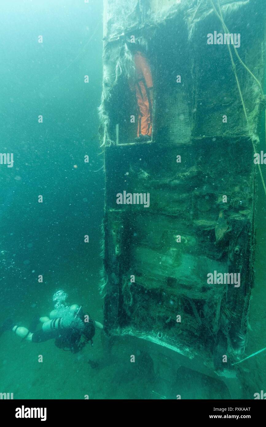 PORT OF SPAIN, Trinidad - A clearance diver from Fleet Diving Unit ...