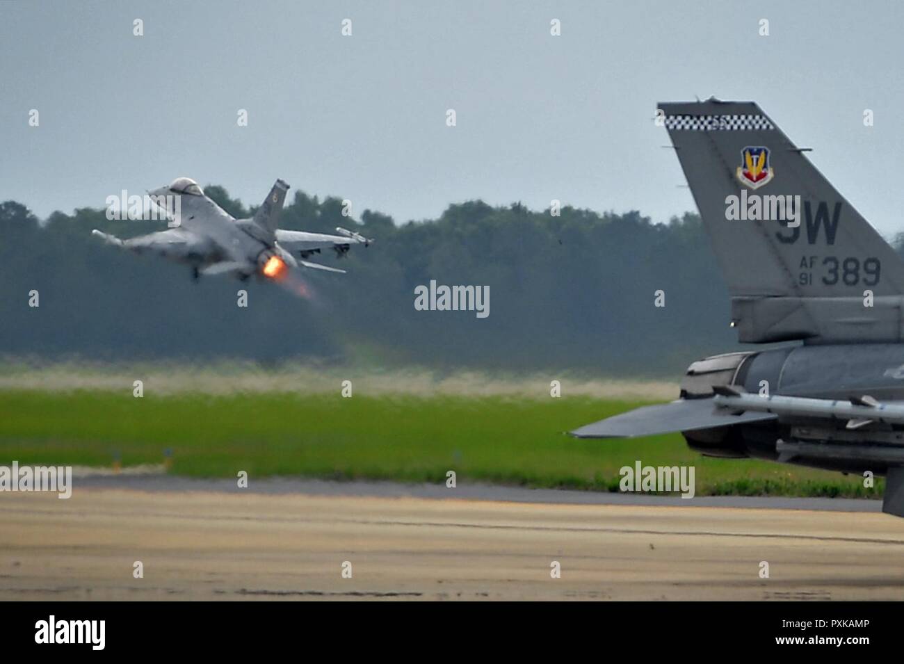 An F-16CM Fighting Falcon assigned to the 55th Fighter Squadron (FS ...