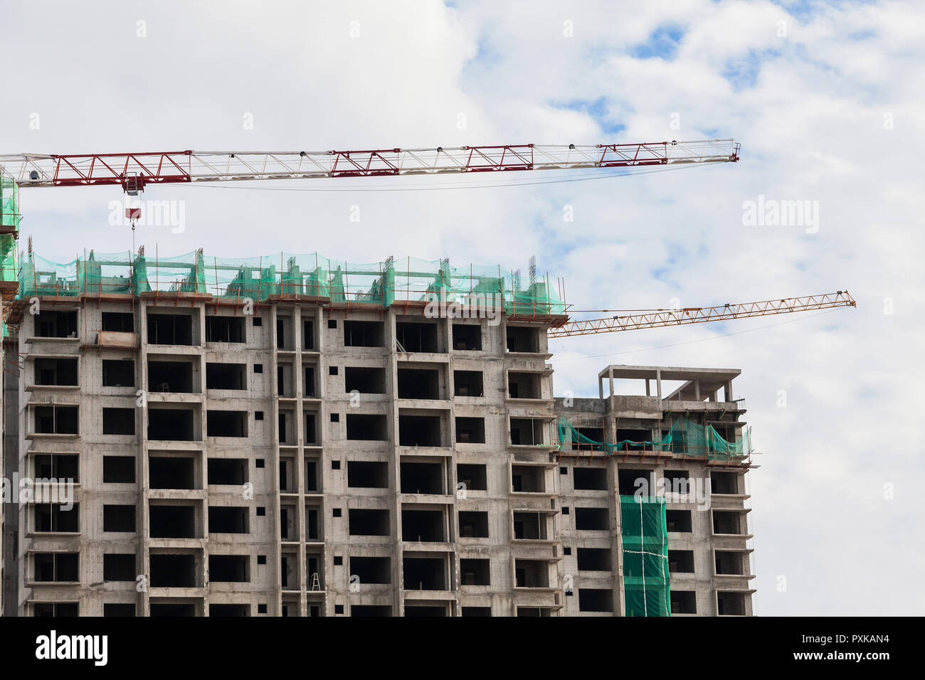 The technology or art of high rise apartment construction using crane ...