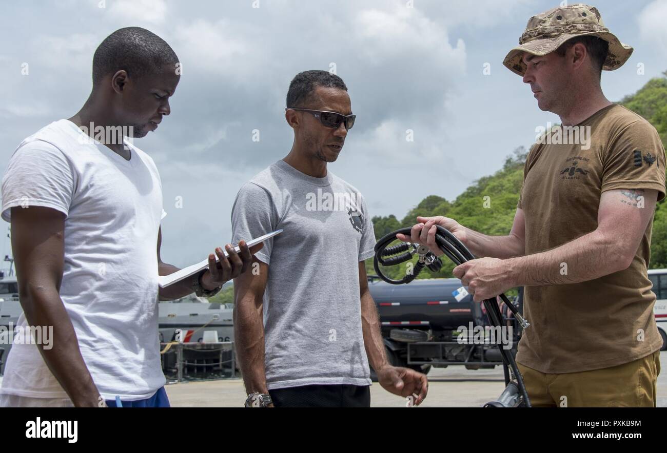 PORT OF SPAIN - Master Seaman Quinn Audette, clearance diver from Fleet ...