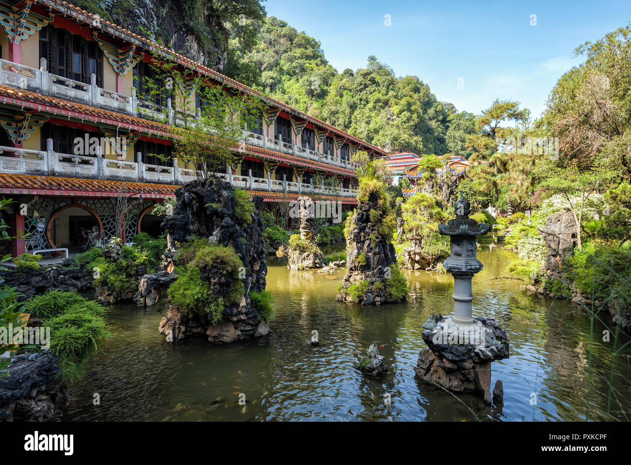 Sam Poh Tong Temple, Ipoh, Malaysia - It is the biggest cave temple in ...
