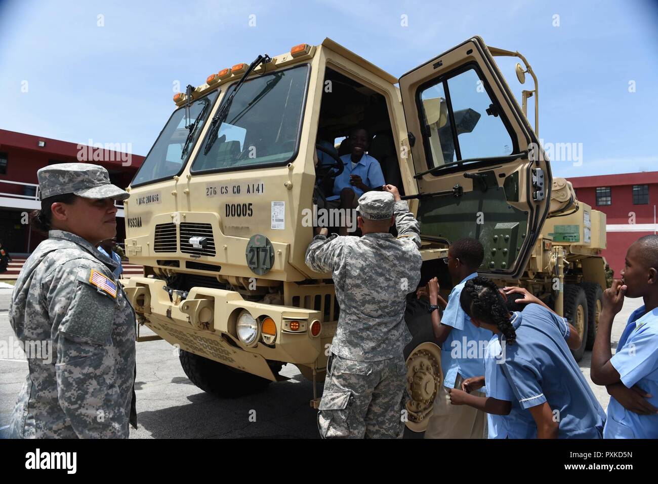 Us army wrecker hi-res stock photography and images - Alamy