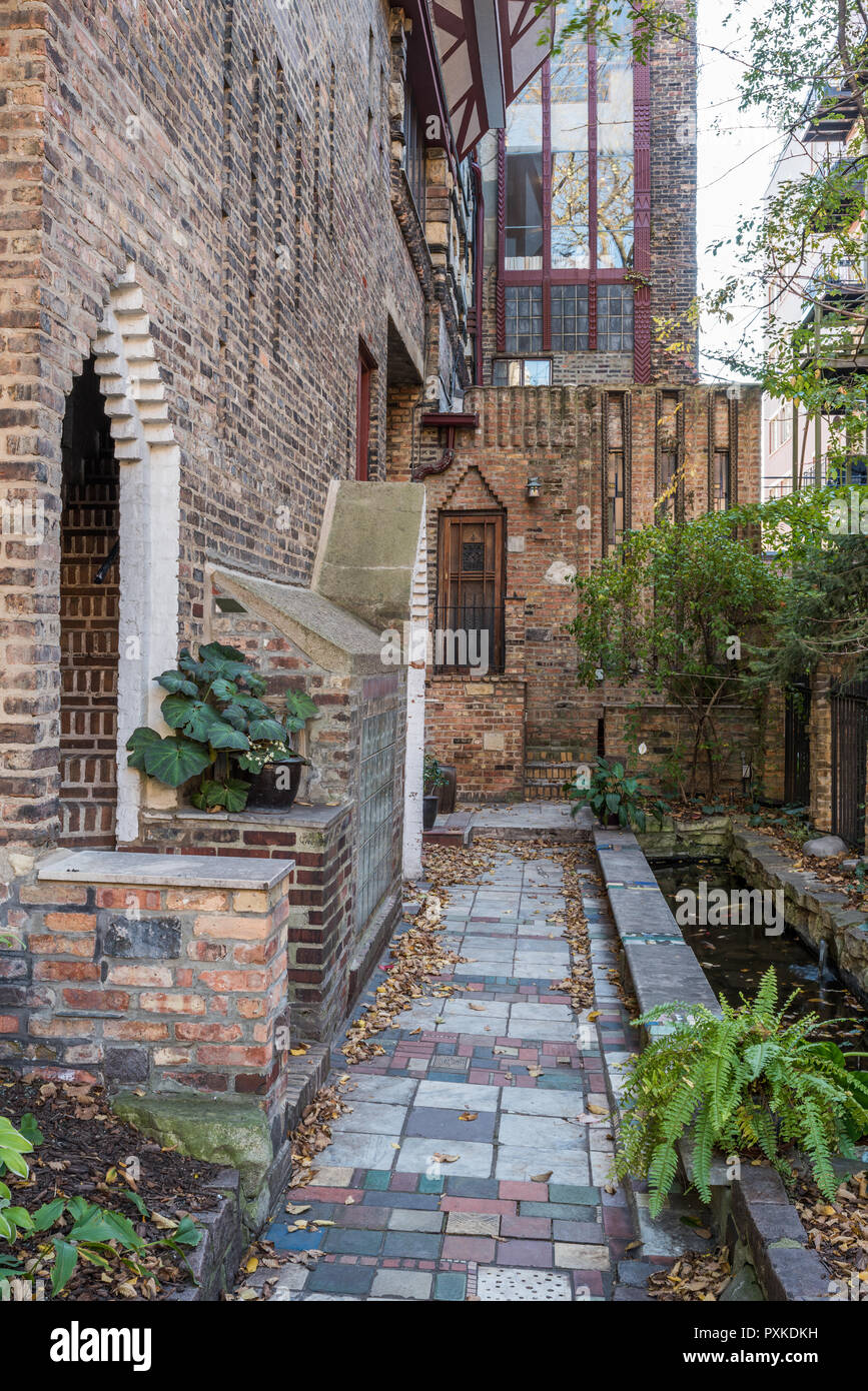 Interior courtyard of Carl Street studios in the Old Town neighborhood ...