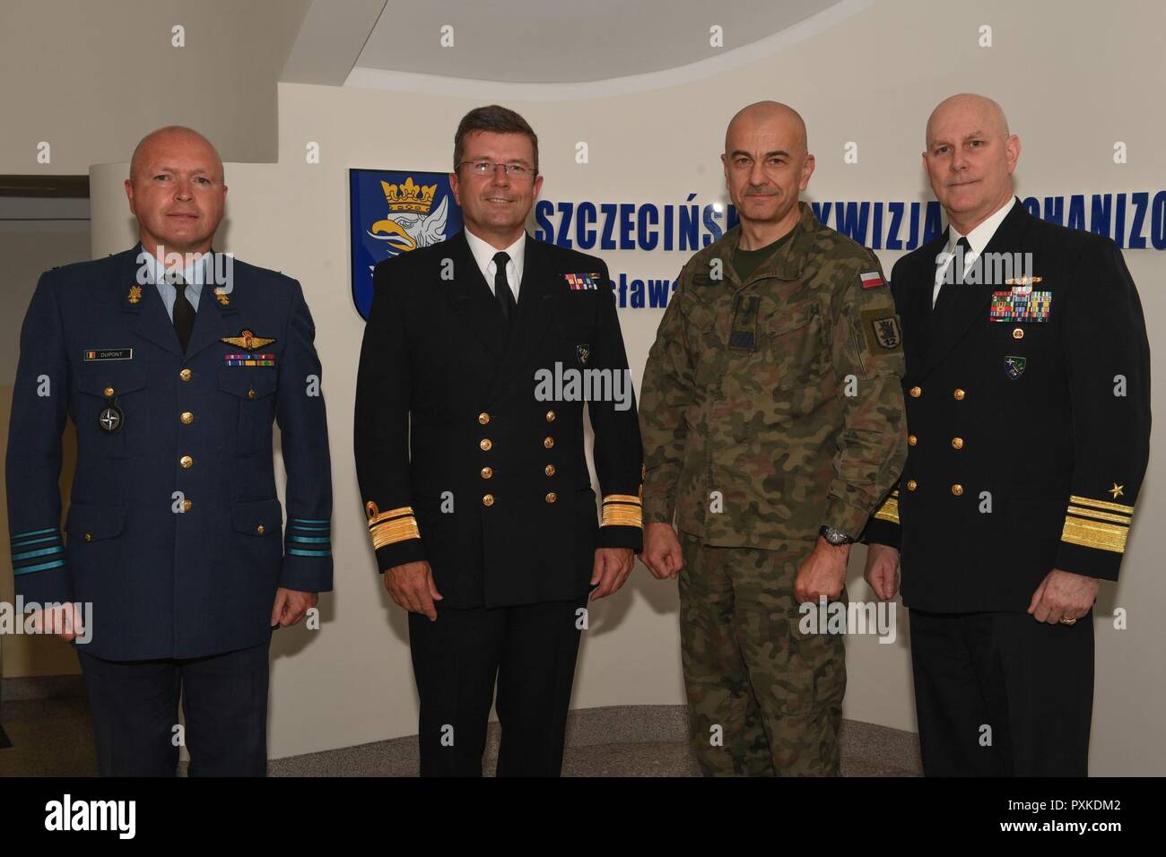 Uss dupont hi-res stock photography and images - Alamy