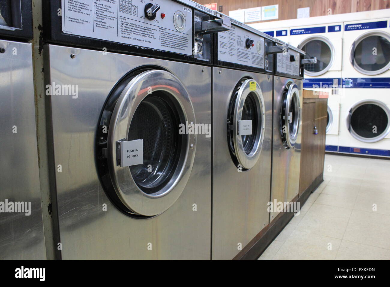 Laundromat 1970s hi-res stock photography and images - Alamy