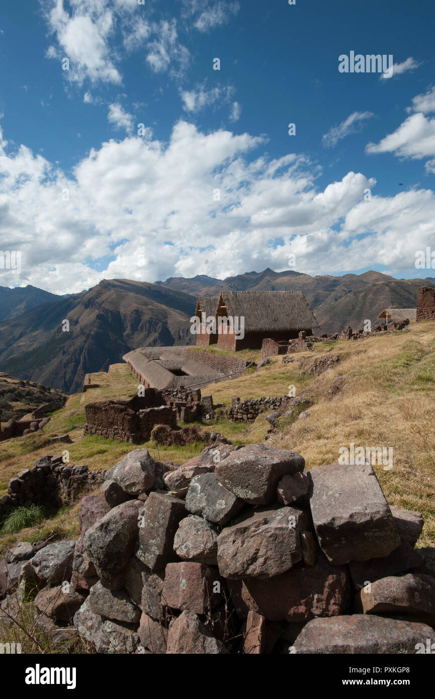 Arq site call Huchuy Qosqo Stock Photo - Alamy