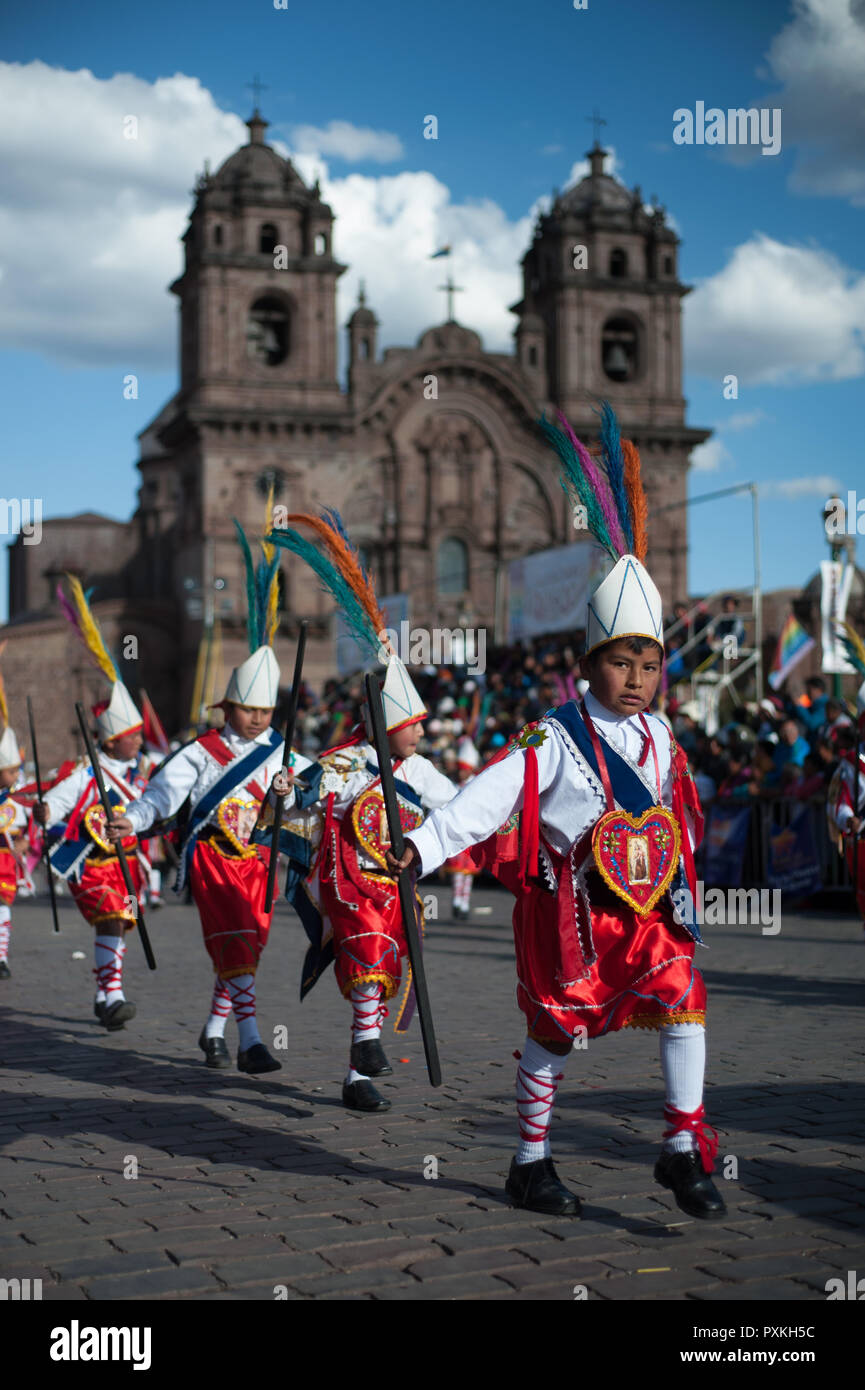 Children marching hi-res stock photography and images - Alamy